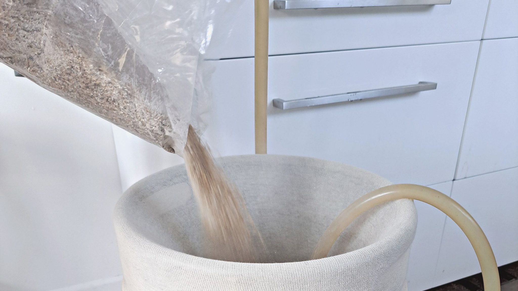 What Is A Sour Mash (For Making Whiskey And Rum)? - DIY Distilling